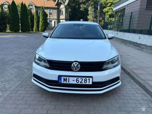 White Volkswagen Jetta 2015 in Vilnius, with an engine capacity of 1.97 L and mileage of 252 thousand km for 5200 €, photo 3 on AUTOMOTO.COM.LV