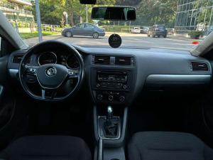 White Volkswagen Jetta 2015 in Vilnius, with an engine capacity of 1.97 L and mileage of 252 thousand km for 5200 €, photo 12 on AUTOMOTO.COM.LV