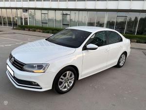 White Volkswagen Jetta 2015 in Vilnius, with an engine capacity of 1.97 L and mileage of 153 thousand km for 7200 €, photo 3 on AUTOMOTO.COM.LV