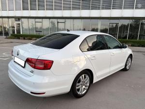 White Volkswagen Jetta 2015 in Vilnius, with an engine capacity of 1.97 L and mileage of 153 thousand km for 7200 €, photo 4 on AUTOMOTO.COM.LV