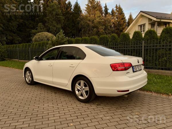 Balts Volkswagen Jetta 2015 Rīga, ar dzinēja tilpumu 2.00 L un nobraukumu 170 tūkst. km par 6500 €, foto 4 vietnē AUTOMOTO.COM.LV