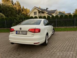 White Volkswagen Jetta 2015 in Riga, with an engine capacity of 2.00 L and mileage of 170 thousand km for 6500 €, photo 12 on AUTOMOTO.COM.LV