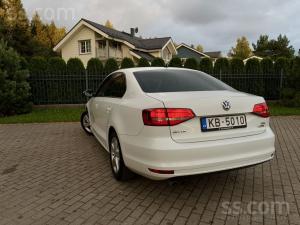White Volkswagen Jetta 2015 in Riga, with an engine capacity of 2.00 L and mileage of 170 thousand km for 6500 €, photo 13 on AUTOMOTO.COM.LV