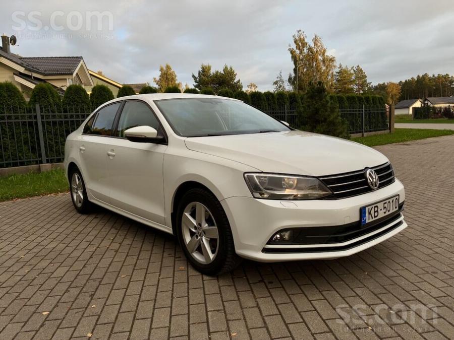 White Volkswagen Jetta 2015 in Riga, with an engine capacity of 2.00 L and mileage of 170 thousand km for 6500 €, photo 14 on AUTOMOTO.COM.LV