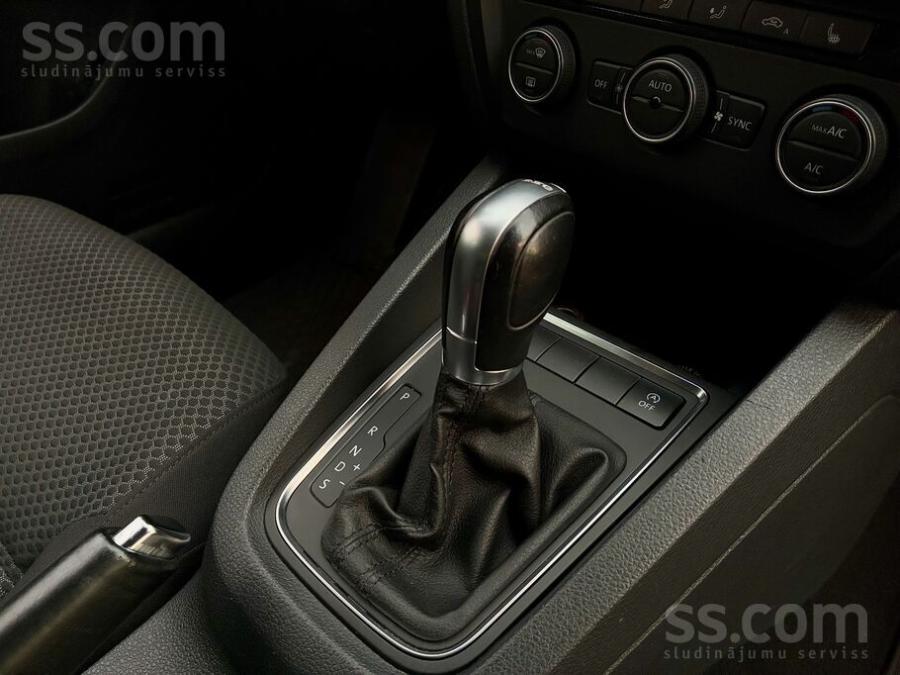 White Volkswagen Jetta 2015 in Riga, with an engine capacity of 2.00 L and mileage of 170 thousand km for 6500 €, photo 20 on AUTOMOTO.COM.LV