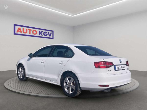 Фольксваген Джетта 2015 в Вильнюс на AUTOMOTO.COM.LV Белый Фольксваген Джетта 2015 в Вильнюс, объемом двигателя 1.40 л и пробегом 267 тыс. км за 4999 €, фото 4 на AUTOMOTO.COM.LV