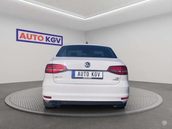 Фольксваген Джетта 2015 в Вильнюс на AUTOMOTO.COM.LV Белый Фольксваген Джетта 2015 в Вильнюс, объемом двигателя 1.40 л и пробегом 267 тыс. км за 4999 €, фото 5 на AUTOMOTO.COM.LV