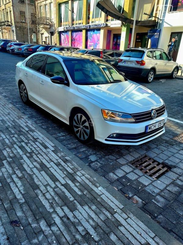 White Volkswagen Jetta 2016 in Siauliai, with an engine capacity of 1.80 L and mileage of 146 thousand km for 5500 €, photo 2 on AUTOMOTO.COM.LV