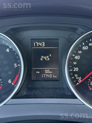 White Volkswagen Jetta 2016 in Riga, with an engine capacity of 2.00 L and mileage of 177 thousand km for 7000 €, photo 7 on AUTOMOTO.COM.LV