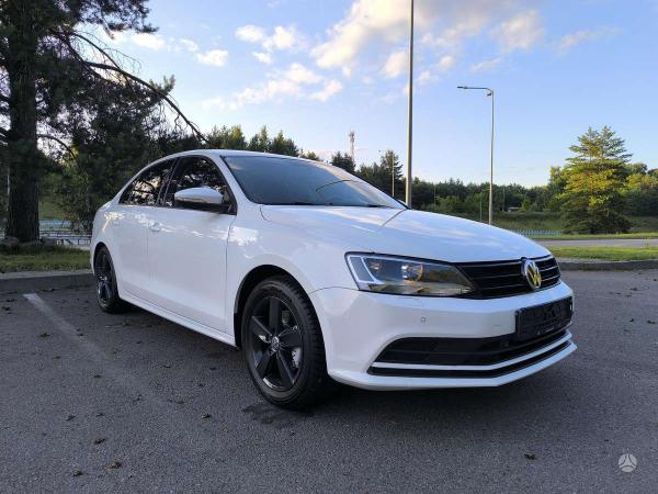 Balts Volkswagen Jetta 2016 Viļņa, ar dzinēja tilpumu 1.40 L un nobraukumu 135 tūkst. km par 6800 €, foto 1 vietnē AUTOMOTO.COM.LV