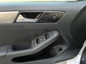 Balts Volkswagen Jetta 2016 Viļņa, ar dzinēja tilpumu 1.40 L un nobraukumu 135 tūkst. km par 6800 €, foto 26 vietnē AUTOMOTO.COM.LV