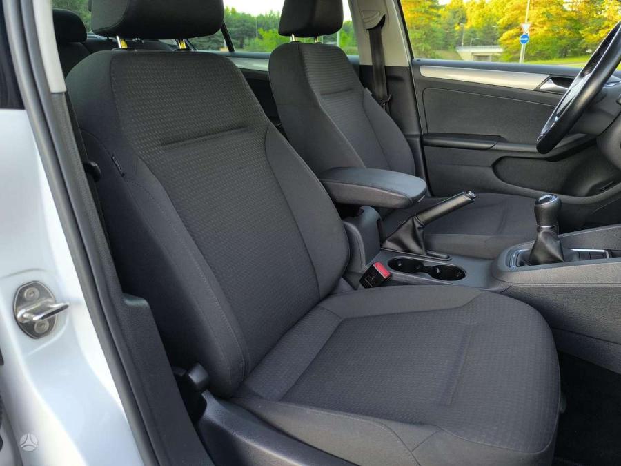 Balts Volkswagen Jetta 2016 Viļņa, ar dzinēja tilpumu 1.40 L un nobraukumu 135 tūkst. km par 6800 €, foto 36 vietnē AUTOMOTO.COM.LV
