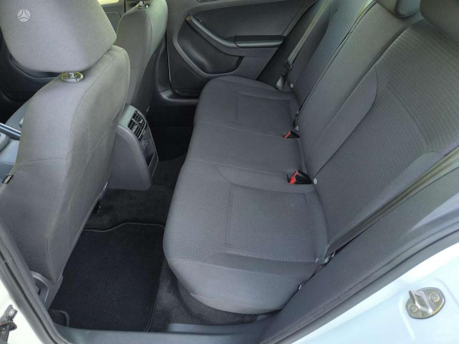 Balts Volkswagen Jetta 2016 Viļņa, ar dzinēja tilpumu 1.40 L un nobraukumu 135 tūkst. km par 6800 €, foto 40 vietnē AUTOMOTO.COM.LV