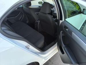 Balts Volkswagen Jetta 2016 Viļņa, ar dzinēja tilpumu 1.40 L un nobraukumu 135 tūkst. km par 6800 €, foto 41 vietnē AUTOMOTO.COM.LV