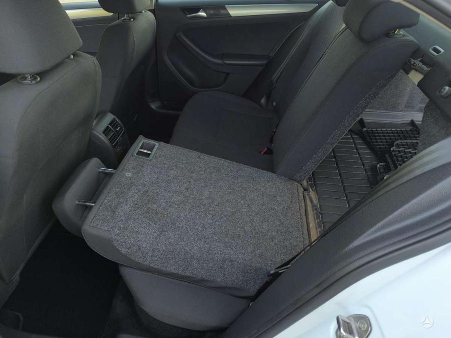 Balts Volkswagen Jetta 2016 Viļņa, ar dzinēja tilpumu 1.40 L un nobraukumu 135 tūkst. km par 6800 €, foto 45 vietnē AUTOMOTO.COM.LV