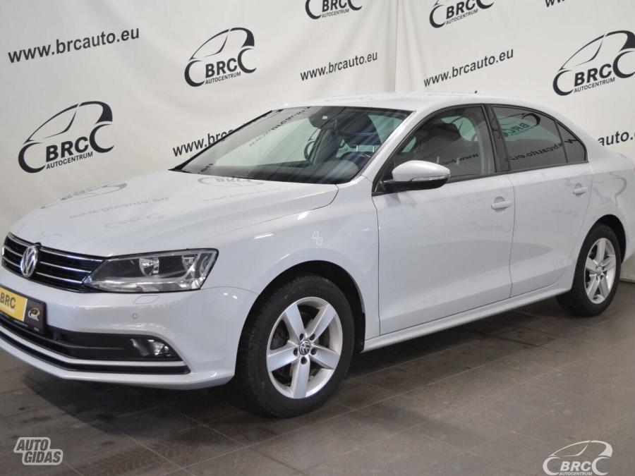 White Volkswagen Jetta 2017 in Riga, with an engine capacity of 1.40 L and mileage of 125 thousand km for 6900 €, photo 1 on AUTOMOTO.COM.LV