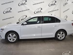 White Volkswagen Jetta 2017 in Riga, with an engine capacity of 1.40 L and mileage of 125 thousand km for 6900 €, photo 23 on AUTOMOTO.COM.LV
