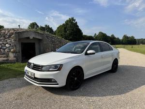 White Volkswagen Jetta 2017 in Silute, with an engine capacity of 1.80 L and mileage of 186 thousand km for 6900 €, photo  on AUTOMOTO.COM.LV