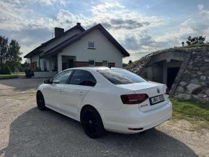 White Volkswagen Jetta 2017 in Silute, with an engine capacity of 1.80 L and mileage of 186 thousand km for 6900 €, photo 4 on AUTOMOTO.COM.LV