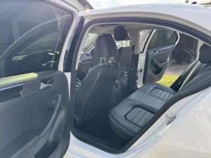 White Volkswagen Jetta 2017 in Silute, with an engine capacity of 1.80 L and mileage of 186 thousand km for 6900 €, photo 8 on AUTOMOTO.COM.LV