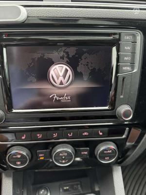 White Volkswagen Jetta 2017 in Silute, with an engine capacity of 1.80 L and mileage of 186 thousand km for 6900 €, photo 14 on AUTOMOTO.COM.LV