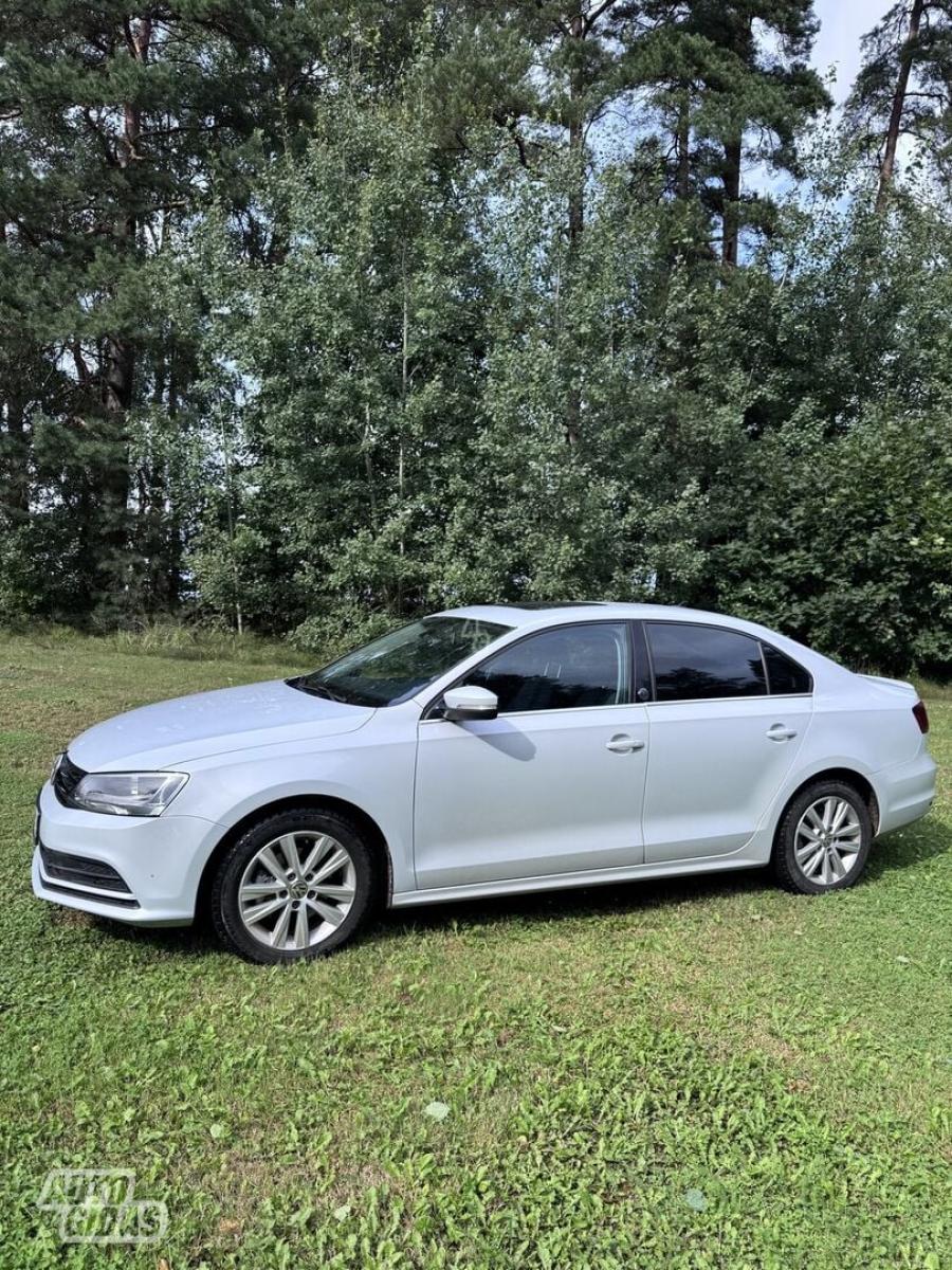 Balts Volkswagen Jetta 2017 Mažeikiai, ar dzinēja tilpumu 1.40 L un nobraukumu 122 tūkst. km par 8500 €, foto 3 vietnē AUTOMOTO.COM.LV