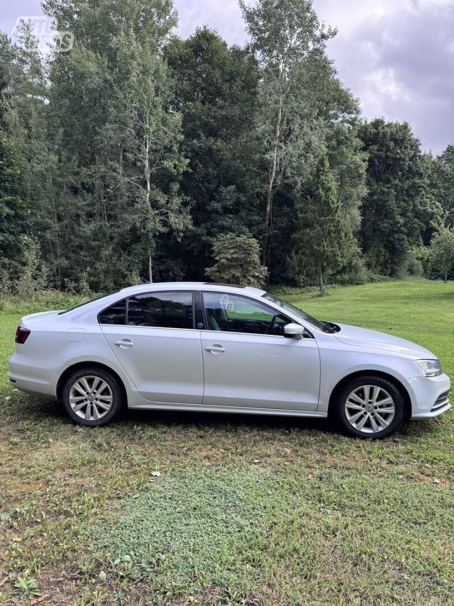 Balts Volkswagen Jetta 2017 Mažeikiai, ar dzinēja tilpumu 1.40 L un nobraukumu 122 tūkst. km par 8500 €, foto 4 vietnē AUTOMOTO.COM.LV