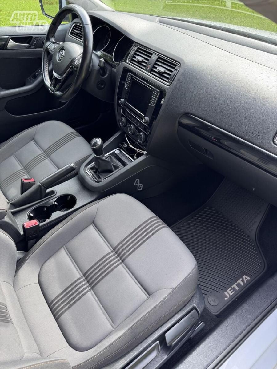 Balts Volkswagen Jetta 2017 Mažeikiai, ar dzinēja tilpumu 1.40 L un nobraukumu 122 tūkst. km par 8500 €, foto 7 vietnē AUTOMOTO.COM.LV