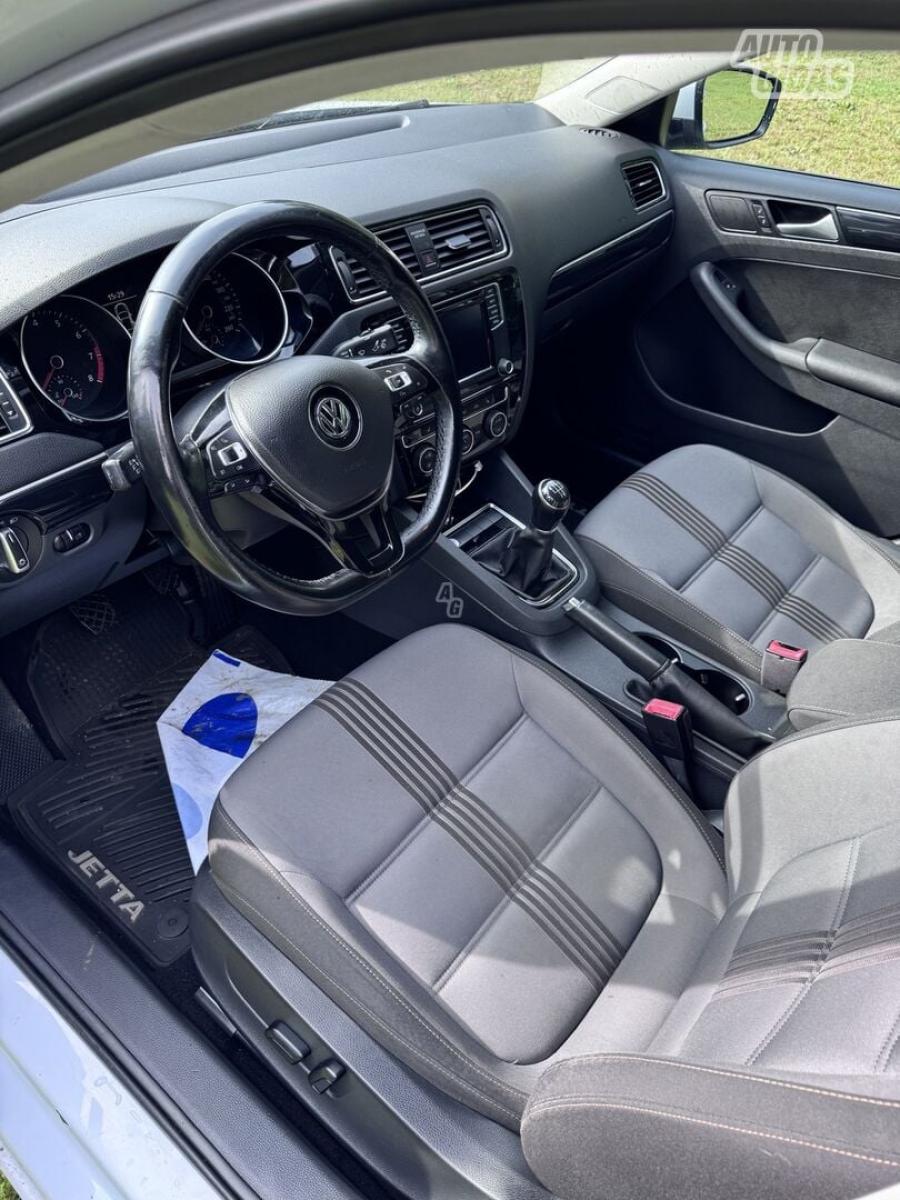 Balts Volkswagen Jetta 2017 Mažeikiai, ar dzinēja tilpumu 1.40 L un nobraukumu 122 tūkst. km par 8500 €, foto 8 vietnē AUTOMOTO.COM.LV