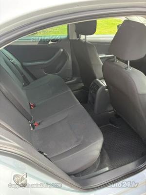 White Volkswagen Jetta 2018 in Tallinn, with an engine capacity of 1.40 L and mileage of 83 thousand km for 8900 €, photo 5 on AUTOMOTO.COM.LV