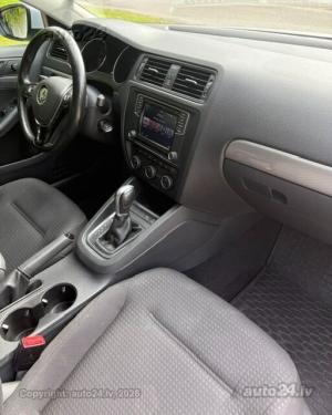 White Volkswagen Jetta 2018 in Tallinn, with an engine capacity of 1.40 L and mileage of 83 thousand km for 8900 €, photo 6 on AUTOMOTO.COM.LV