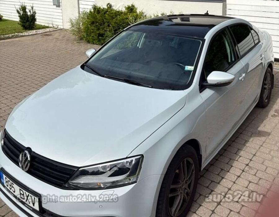 White Volkswagen Jetta 2018 in Tallinn, with an engine capacity of 1.40 L and mileage of 83 thousand km for 8900 €, photo 9 on AUTOMOTO.COM.LV