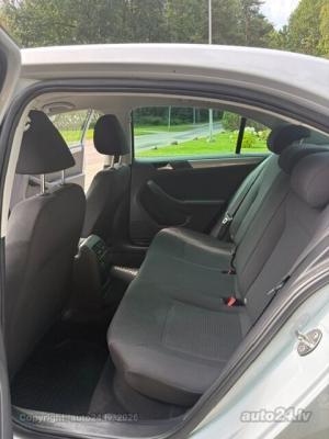 White Volkswagen Jetta 2018 in Tallinn, with an engine capacity of 1.40 L and mileage of 83 thousand km for 8900 €, photo 11 on AUTOMOTO.COM.LV