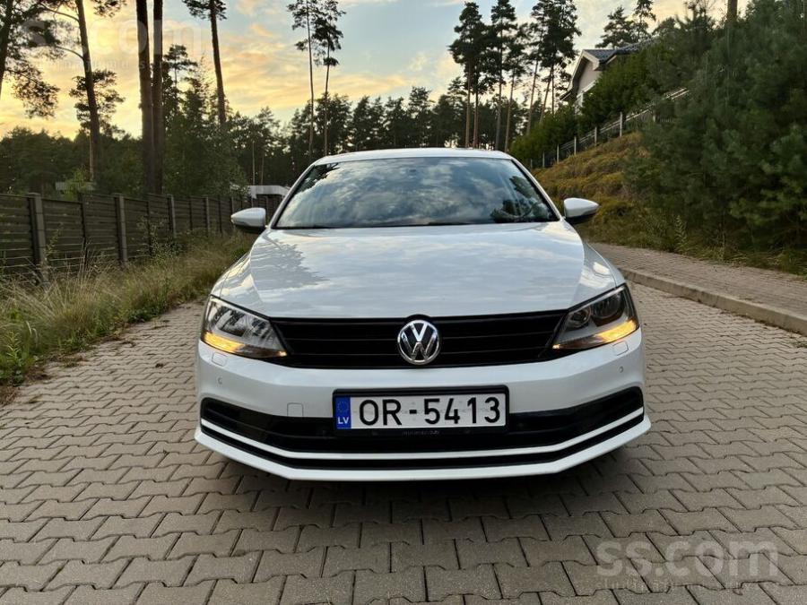 Balts Volkswagen Jetta 2018 Rīga, ar dzinēja tilpumu 1.40 L un nobraukumu 160 tūkst. km par 7500 €, foto 3 vietnē AUTOMOTO.COM.LV