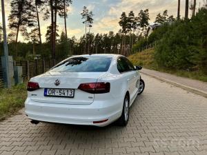 Balts Volkswagen Jetta 2018 Rīga, ar dzinēja tilpumu 1.40 L un nobraukumu 160 tūkst. km par 7500 €, foto 5 vietnē AUTOMOTO.COM.LV