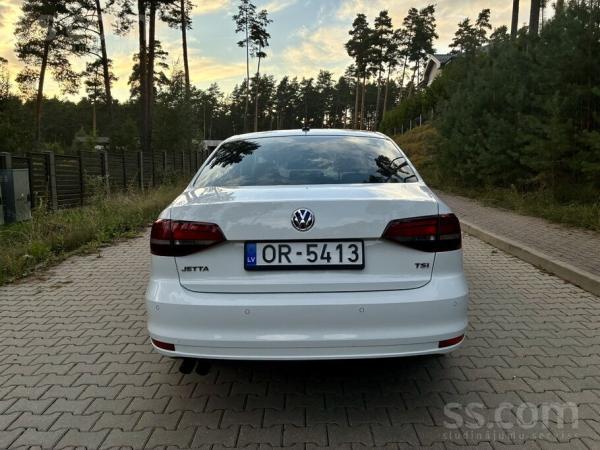 White Volkswagen Jetta 2018 in Riga, with an engine capacity of 1.40 L and mileage of 160 thousand km for 7500 €, photo 5 on AUTOMOTO.COM.LV