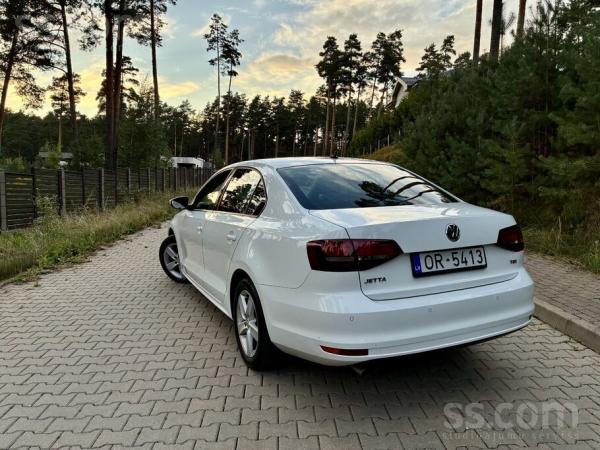 White Volkswagen Jetta 2018 in Riga, with an engine capacity of 1.40 L and mileage of 160 thousand km for 7500 €, photo 6 on AUTOMOTO.COM.LV
