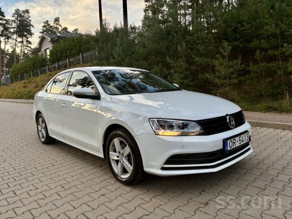 White Volkswagen Jetta 2018 in Riga, with an engine capacity of 1.40 L and mileage of 160 thousand km for 7500 €, photo 7 on AUTOMOTO.COM.LV