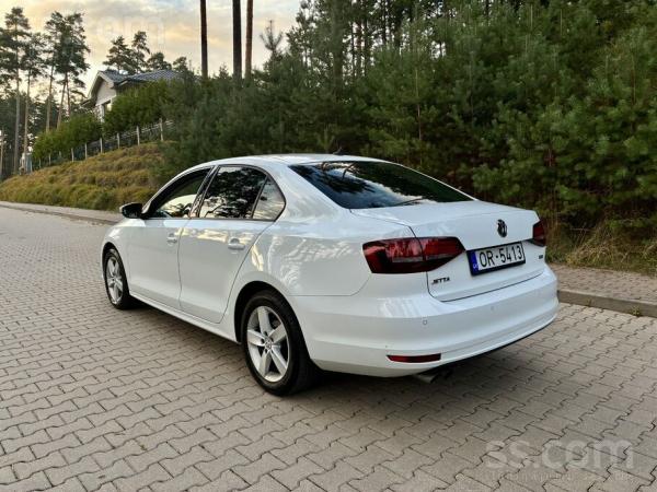 White Volkswagen Jetta 2018 in Riga, with an engine capacity of 1.40 L and mileage of 160 thousand km for 7500 €, photo 10 on AUTOMOTO.COM.LV