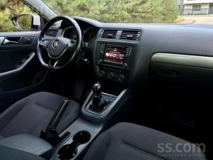 Balts Volkswagen Jetta 2018 Rīga, ar dzinēja tilpumu 1.40 L un nobraukumu 160 tūkst. km par 7500 €, foto 17 vietnē AUTOMOTO.COM.LV