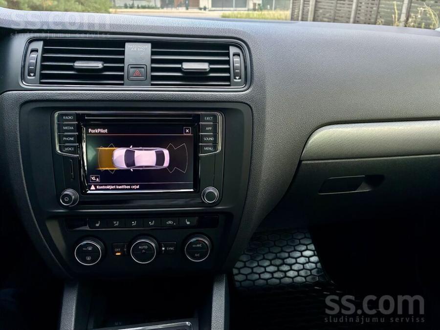 Balts Volkswagen Jetta 2018 Rīga, ar dzinēja tilpumu 1.40 L un nobraukumu 160 tūkst. km par 7500 €, foto 18 vietnē AUTOMOTO.COM.LV