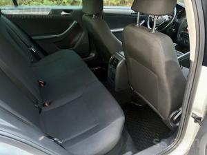 Balts Volkswagen Jetta 2018 Rīga, ar dzinēja tilpumu 1.40 L un nobraukumu 160 tūkst. km par 7500 €, foto 20 vietnē AUTOMOTO.COM.LV