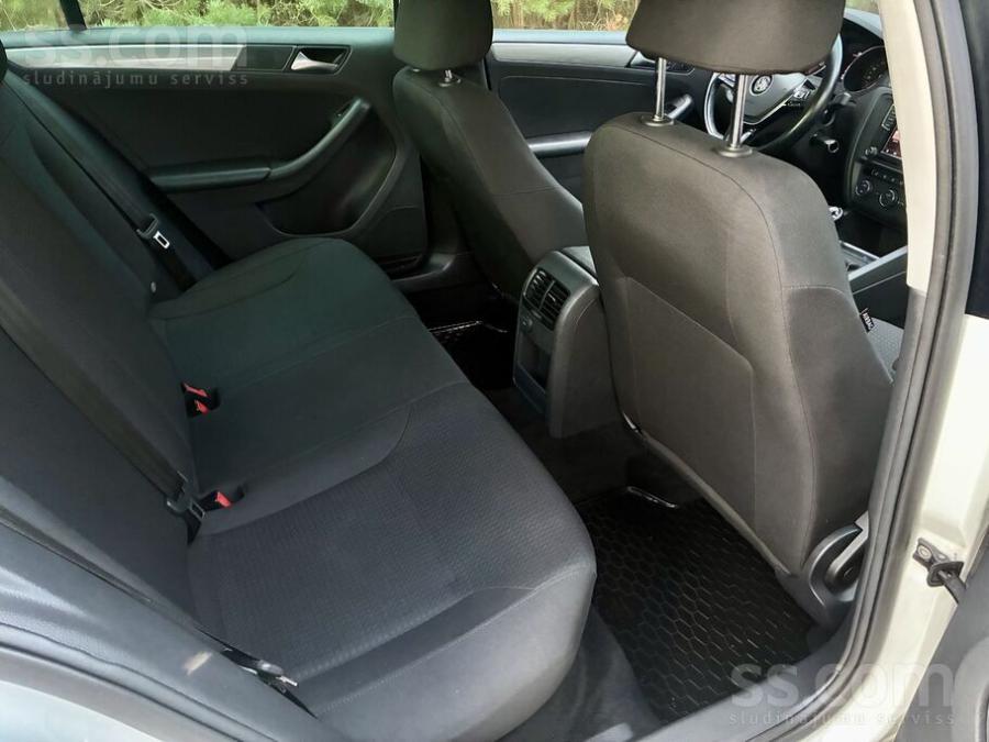 Balts Volkswagen Jetta 2018 Rīga, ar dzinēja tilpumu 1.40 L un nobraukumu 160 tūkst. km par 7500 €, foto 20 vietnē AUTOMOTO.COM.LV