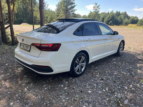 White Volkswagen Jetta 2019 in Jonava, with an engine capacity of 1.40 L and mileage of 198 thousand km for 11900 €, photo 4 on AUTOMOTO.COM.LV