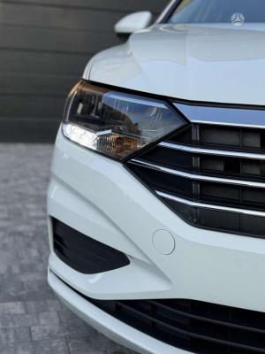 White Volkswagen Jetta 2019 in Kaunas, with an engine capacity of 1.40 L and mileage of 59 thousand km for 11400 €, photo 5 on AUTOMOTO.COM.LV