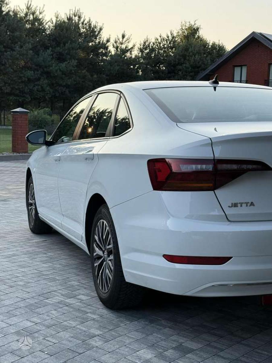White Volkswagen Jetta 2019 in Kaunas, with an engine capacity of 1.40 L and mileage of 59 thousand km for 11400 €, photo 10 on AUTOMOTO.COM.LV