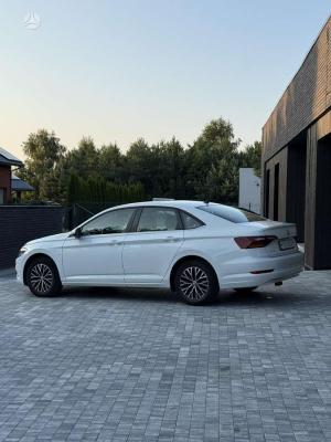 White Volkswagen Jetta 2019 in Kaunas, with an engine capacity of 1.40 L and mileage of 59 thousand km for 11400 €, photo 11 on AUTOMOTO.COM.LV
