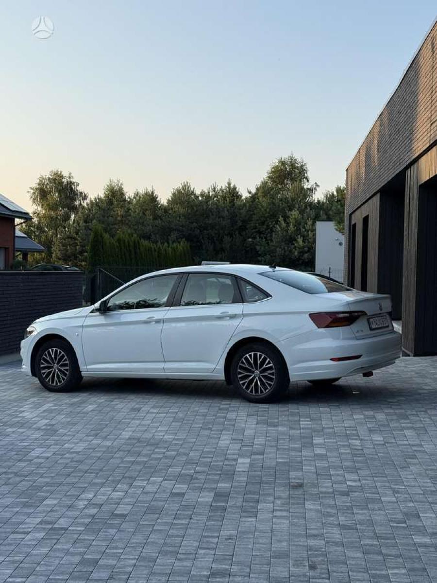 White Volkswagen Jetta 2019 in Kaunas, with an engine capacity of 1.40 L and mileage of 59 thousand km for 11400 €, photo 11 on AUTOMOTO.COM.LV