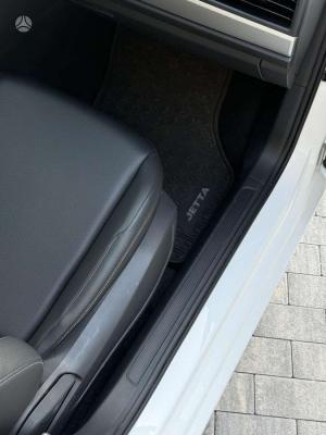 White Volkswagen Jetta 2019 in Kaunas, with an engine capacity of 1.40 L and mileage of 59 thousand km for 11400 €, photo 14 on AUTOMOTO.COM.LV