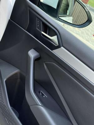 White Volkswagen Jetta 2019 in Kaunas, with an engine capacity of 1.40 L and mileage of 59 thousand km for 11400 €, photo 15 on AUTOMOTO.COM.LV